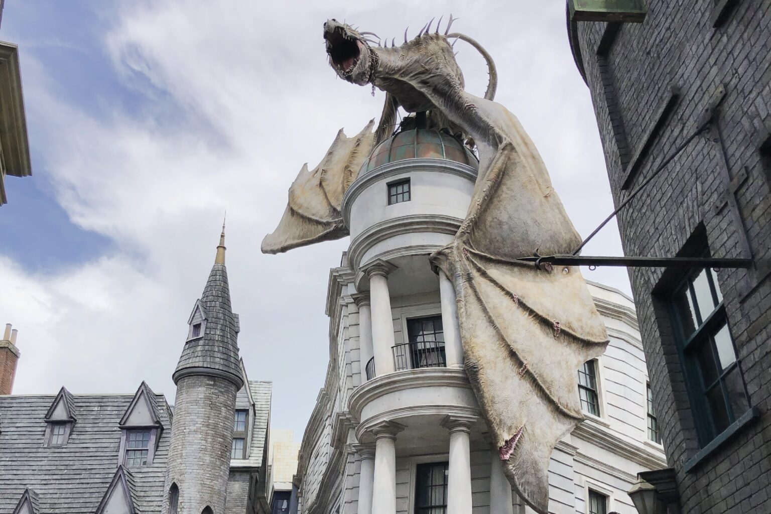 Complete Guide to Universal Orlando Lockers - Free Lockers at Universal ...