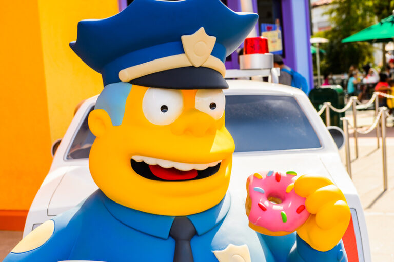 What is the Big Pink Simpsons Donut at Universal 2023? - The Big Pink