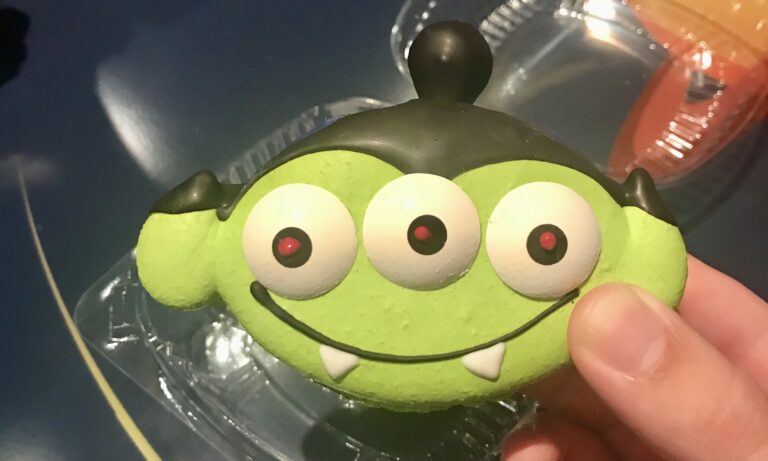 Best Treats at Disneyland 2025 - Best Desserts in Disneyland