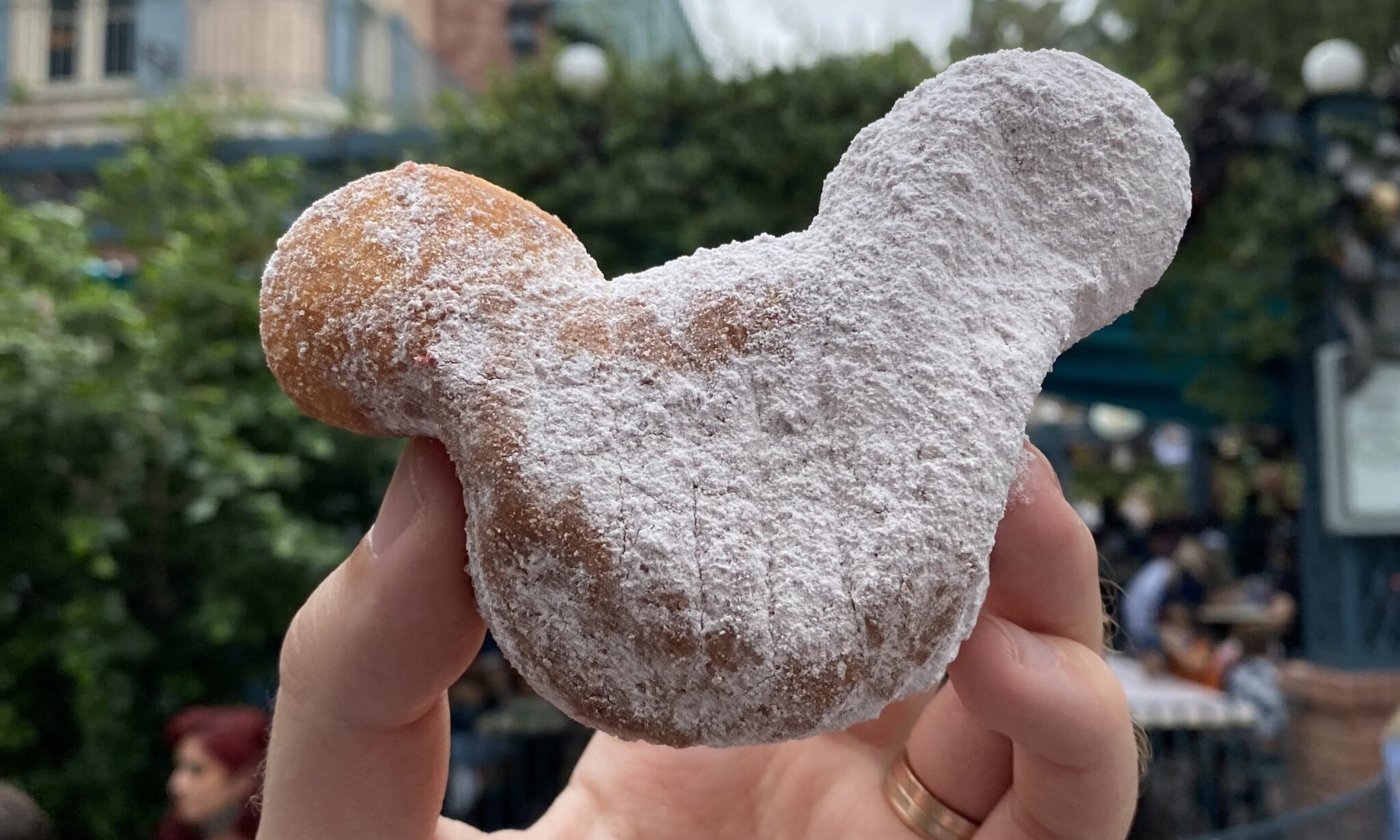 Best Treats at Disneyland - Best Desserts in Disneyland